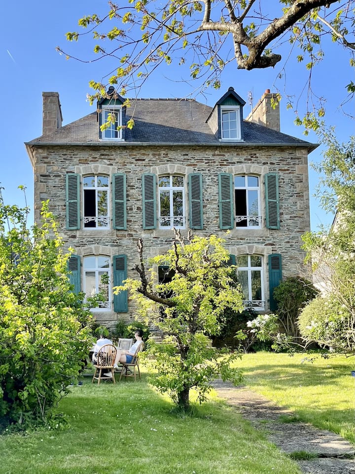La Belle Aux Volets Verts - Elégante Maison - Lannion