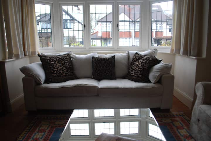 Knoll 3-bedroom Home In Prime Commuter Location - Bromley