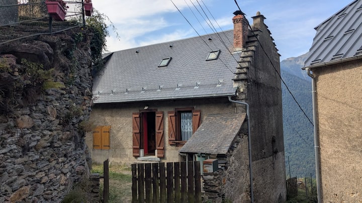 Maison De Famille Dans Petit Village Pyrénéen - Le Mourtis