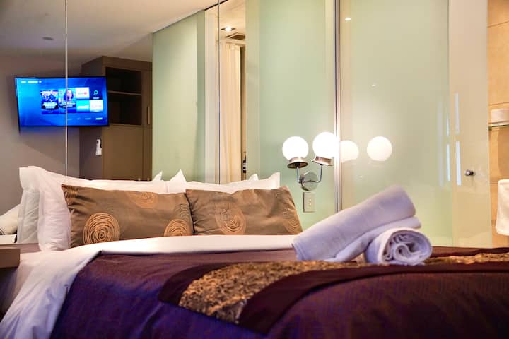 Deluxe Studio Ground Floor No Stairs - Melbourne