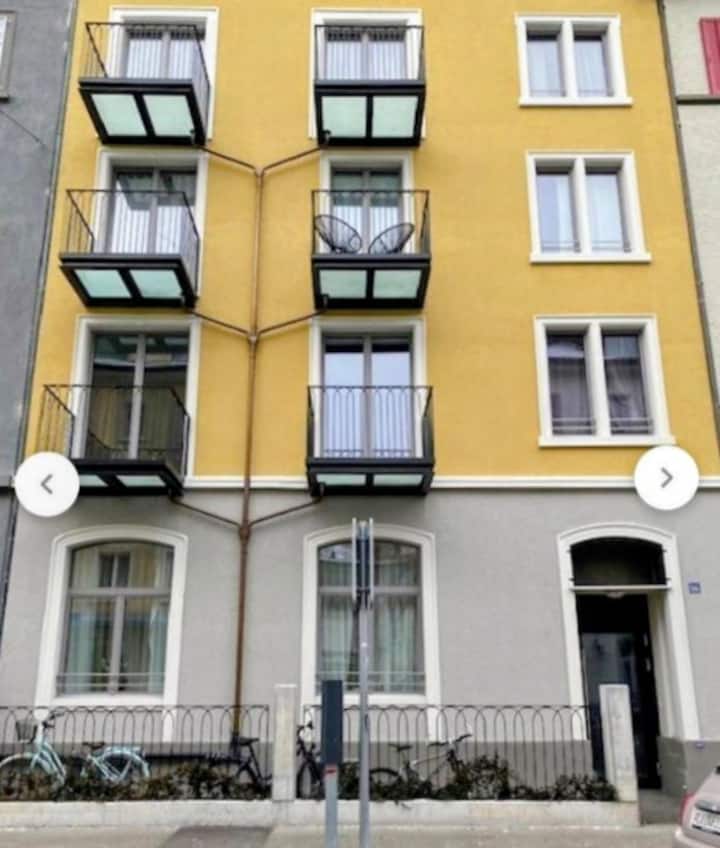 Centrally Located 1-room Apartment - Zürich