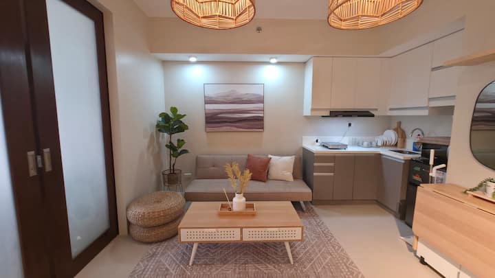 Bright & Cozy Japandi Boho 1br • Baseline Prestige - Cebu City