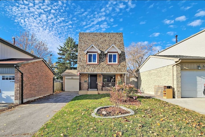 Entire Detached House; 3+1 Bedrooms; 3 Parkings - Pickering