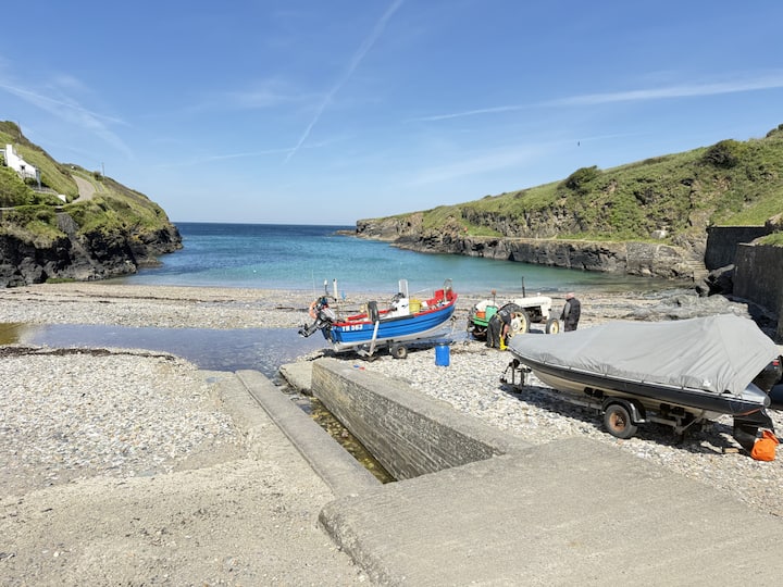 Waves End - Port Isaac Cornwall - Port Isaac