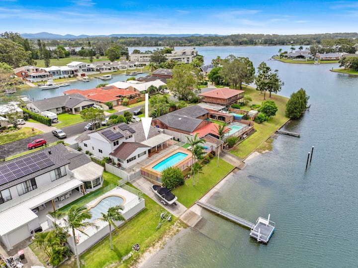 Jolly Turtle - Pool, Private Jetty, Pmq Canals - 포트 매쿠아리