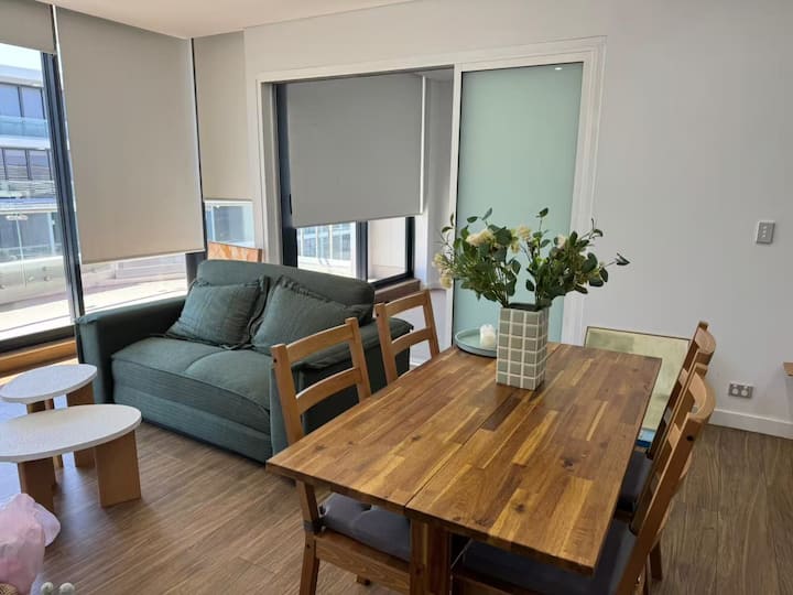 2bds On Top Of Mascot Station Airport Link - Rosebery