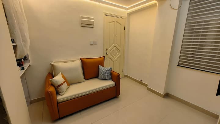 尖沙咀邻近Mtr的幸福屋
高层观景无障碍入住,躺看街景超惬意
香港的烟火气尽收眼底。 -