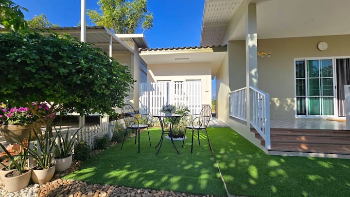 A Cozy Cottage & Experience - Kamphaeng Saen