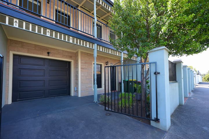 Great Family Townhouse. A Space For Everyone. - Warrnambool