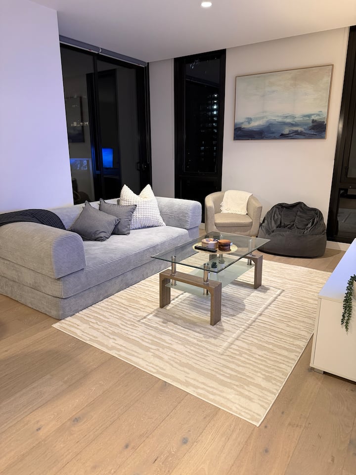 Spacious Sky High Apt 2b1b W/ Pool, Sauna, Gym - Melbourne