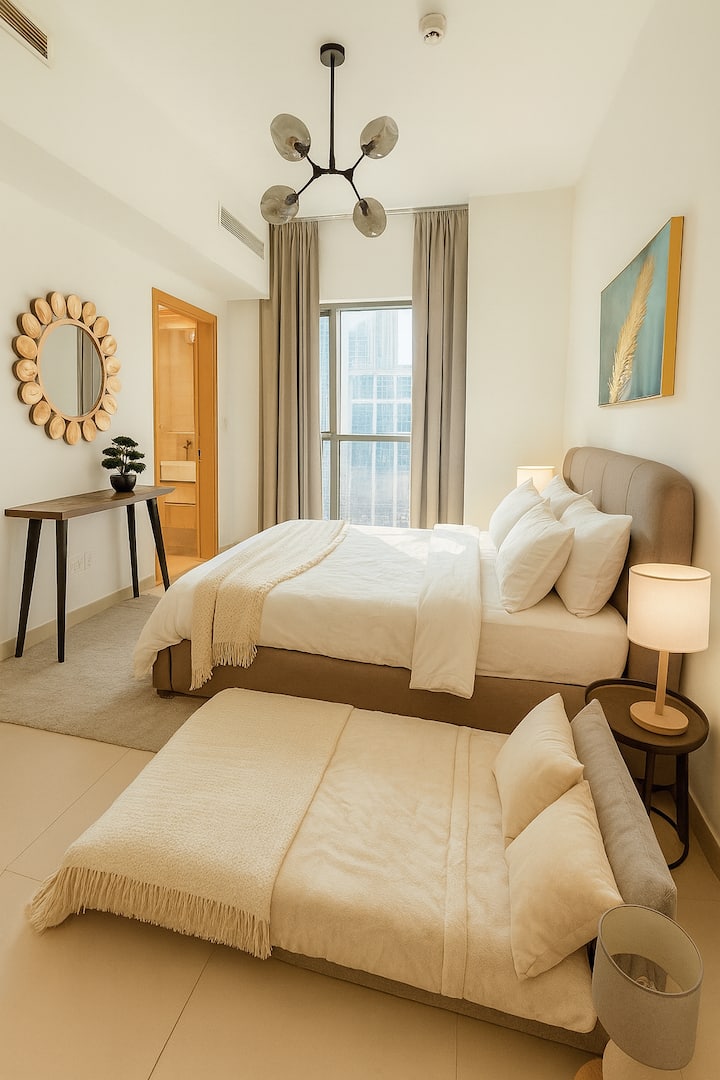 Balcony Facing Burj Khalifa | One-bedroom Sleeps 5 - Dubai