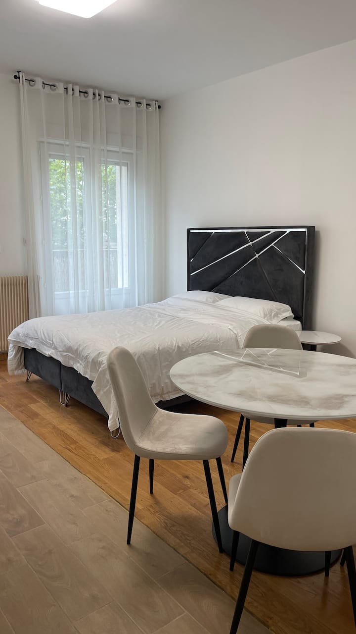 Studio With Elevator Châtelet - Paris