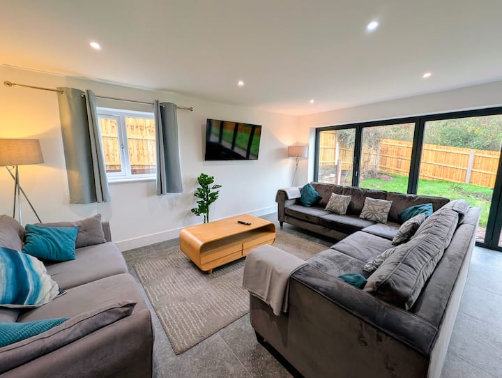 Family Affair: Fun For All In This Spacious Home - Shrewsbury