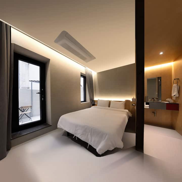 [신축] Tempur모션베드/테라스/강남역7분/역삼역4분/미용 시술/장박할인/Netflix - Seoul