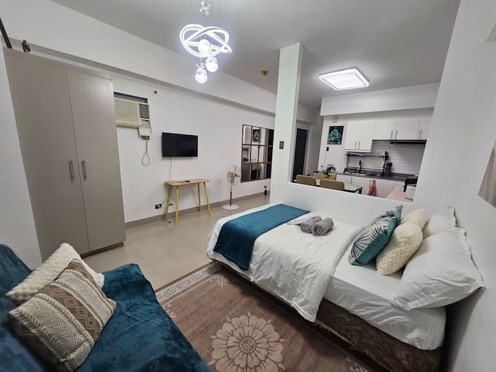 Spacious Luxury Stay In Mckinley Hill Venice Mall - Taguig