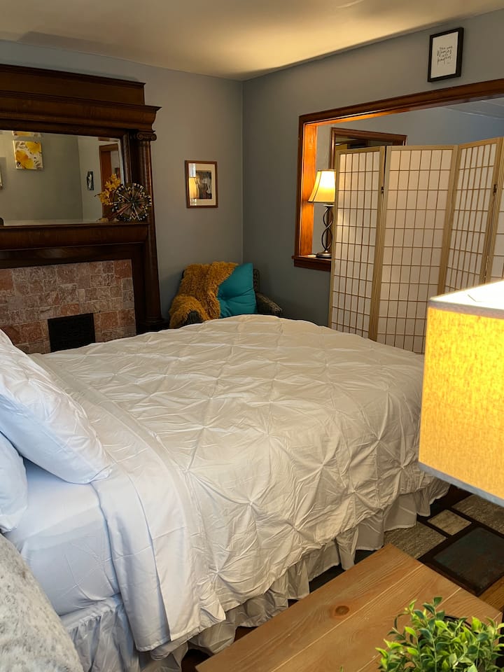 Fido Plus Two
1.5 Miles To Acrisure Stadium - Pittsburgh, PA