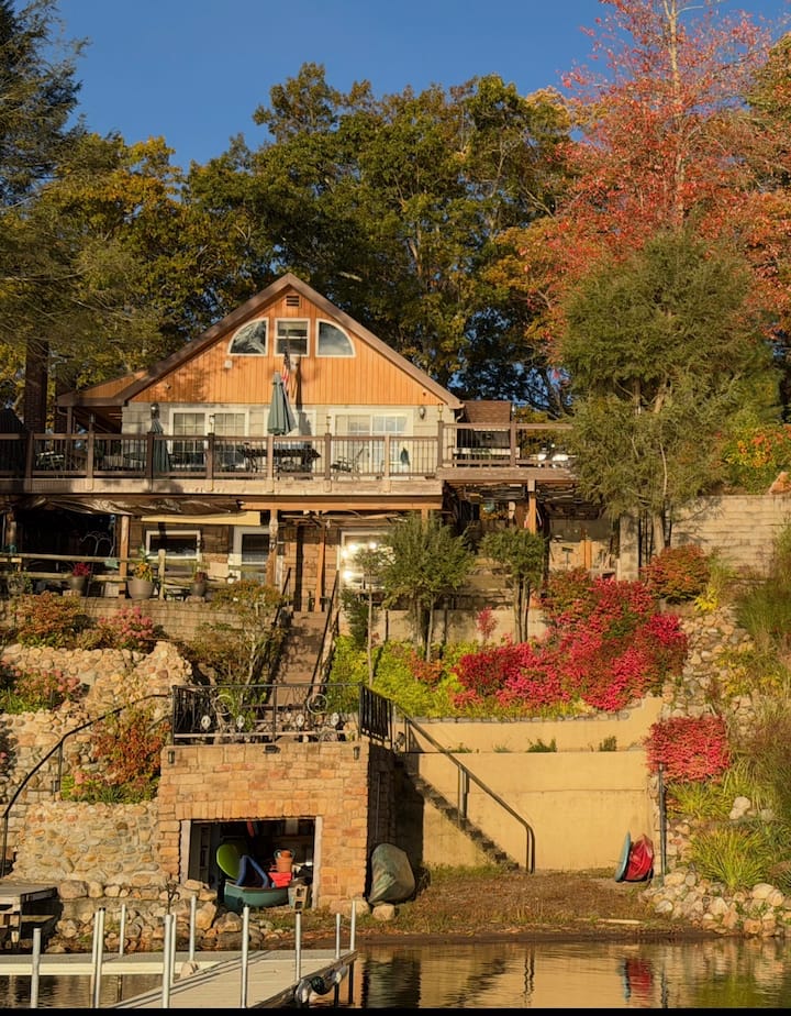 Relaxed Lakefront Living On Lake Congamond! - Granville, MA