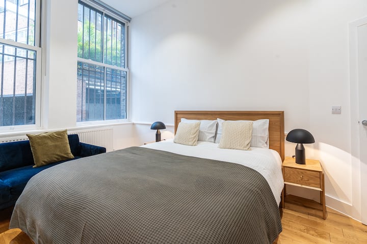 Farringdon Entire Building | 4br | Sleeps 18 - Essex