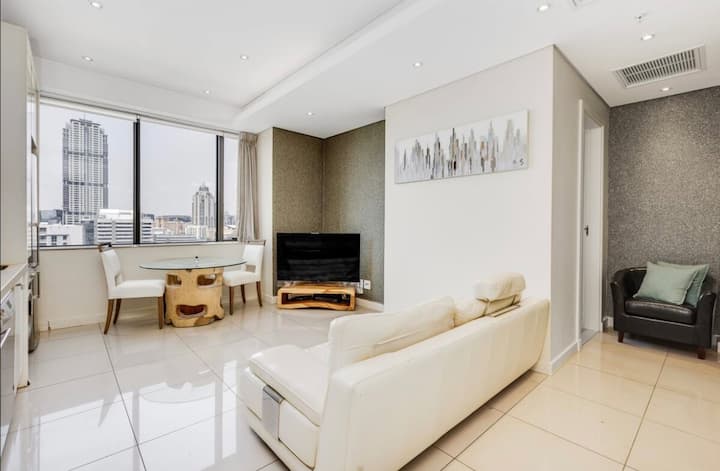Stunning Sandton Skye Two Bedroom Hotel Apartment - Südafrika