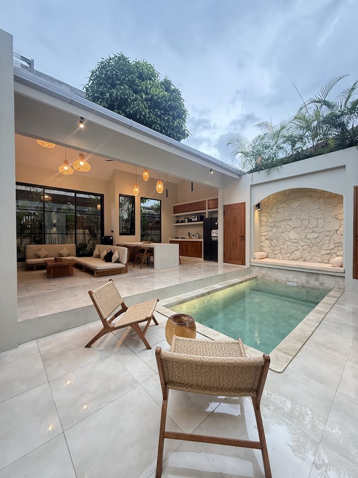 2br Villa W/ Pool, Walk To Cafés & 5 Mins To Beach - Indonésie