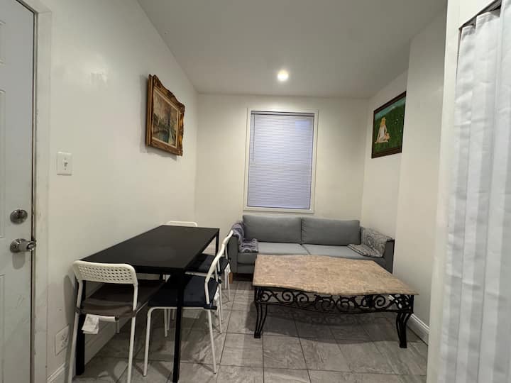 Modern & Cozy Urban Apartment - Philadelphia, PA