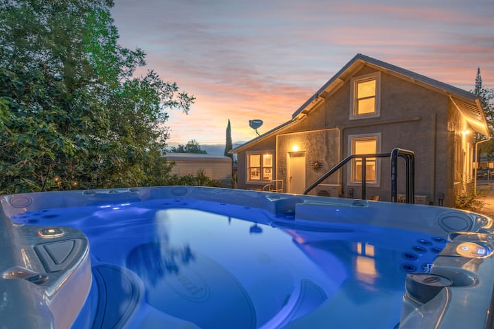 1924 Zion Western Farmhouse & Camper - La Verkin, UT