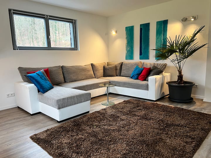 Mitten Im Grün. Nah Am Leben. - Darmstadt