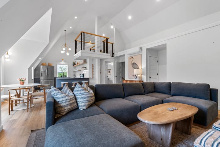 Stunning Barn Penthouse W/ Loft + Office - Ann Arbor, MI