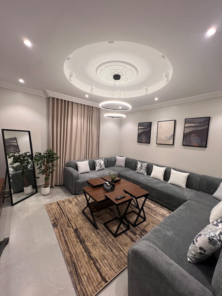 Elegant 2-bed Apartment With Living & Kitchen - Jeddah