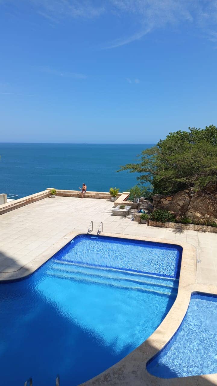 En Edificio Frente Al Mar Rodadero Y Con Piscinas - Santa Marta, Colombia