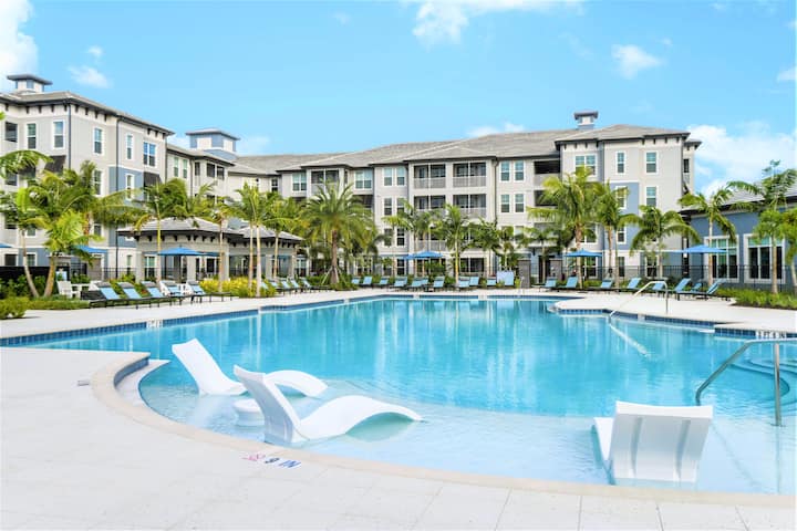 Modern Master Suite In Luxury Decorum Apartment - Fort Myers, FL