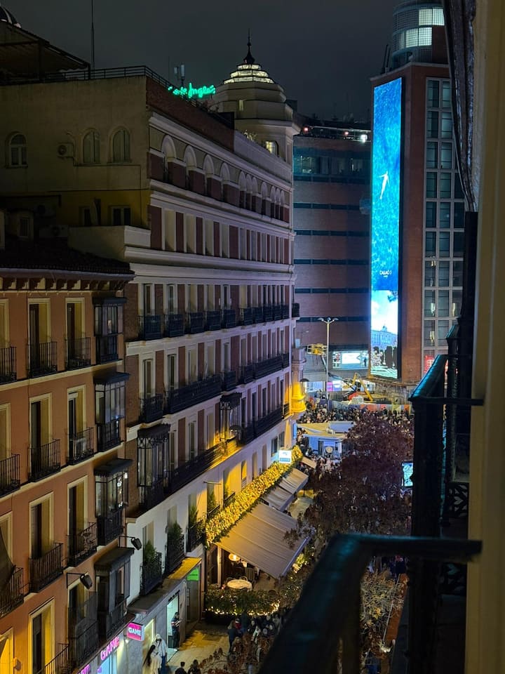 Antigua Preciados 8 | Confort | Habitación Urbana - Madrid