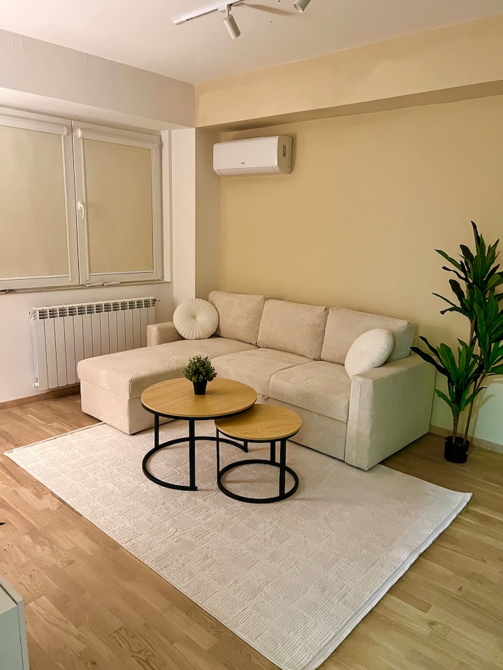 Modern Cozy Family Home In The Heart Of The City - 스코페