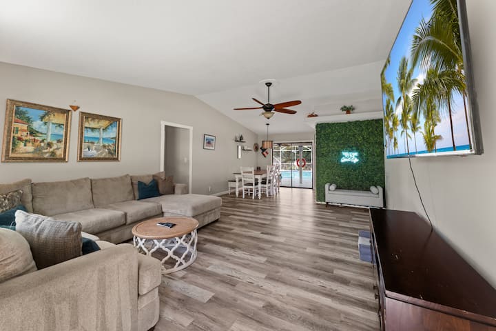 The Good Life Tropical Getaway - Hobe Sound, FL