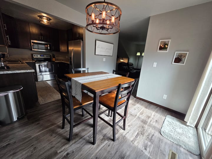 Brownstone Retreat - Bismarck, ND