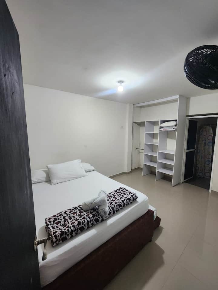 Hab Familiar Con Baño - Hostal Shelter La Perla - San Luis, Colombia