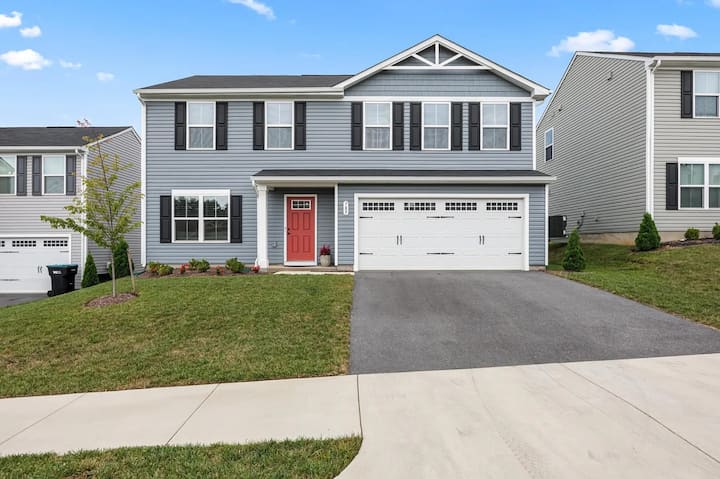 Luxury Stay | 4br W/ Yard & Garage - Harrisonburg, VA