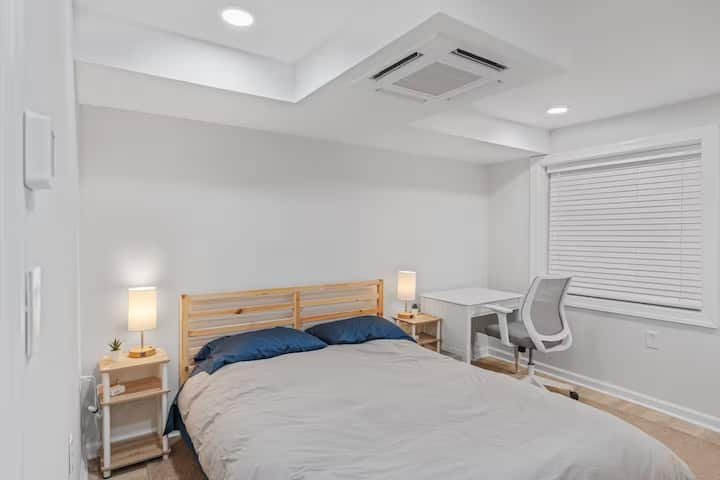 Central & Spacious In Dupont/admo - Washington