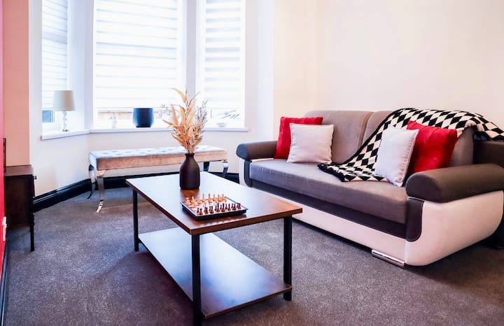 Cosy Luxe Manchester Home With Fresh Bakes - Altrincham