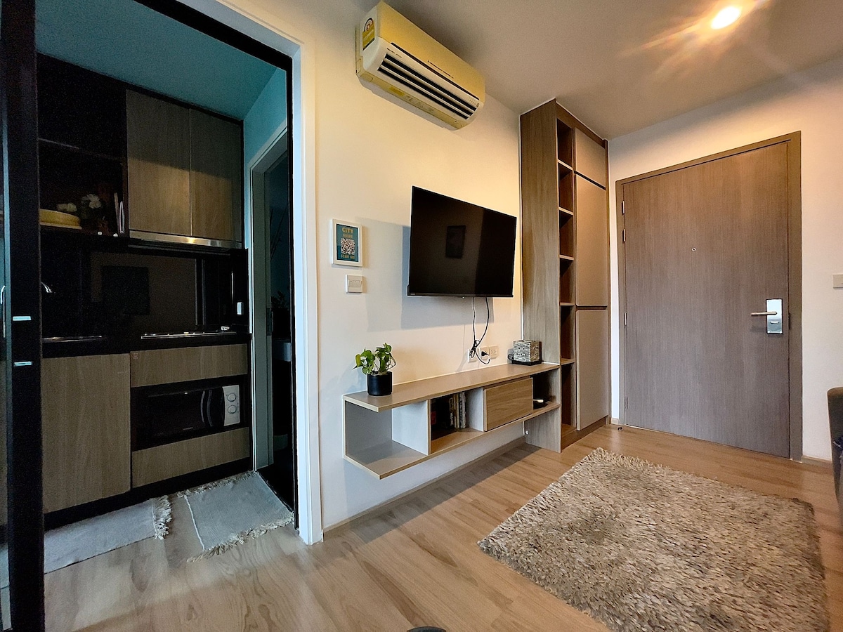 Modern 1BR Sukhumvit Apartment • walk to skytrain - Flats for Rent in ...