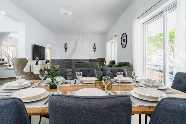 Spacious 4br Home • Ideal For Families • 2 Floors - Larnaca