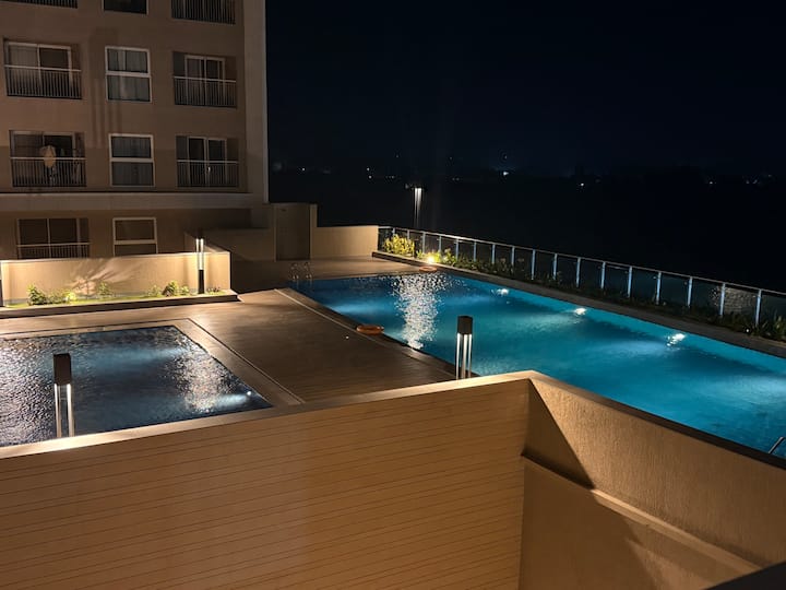 Modern 2bhk Pool Facing In Gift City Gandhinagar - Gandhinagar