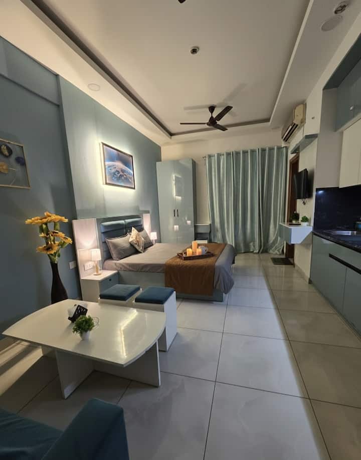 The Mulberry Silk - Sky Lounge - Noida