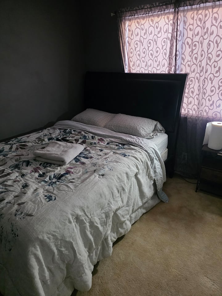 Nice Room - Santa Paula, CA