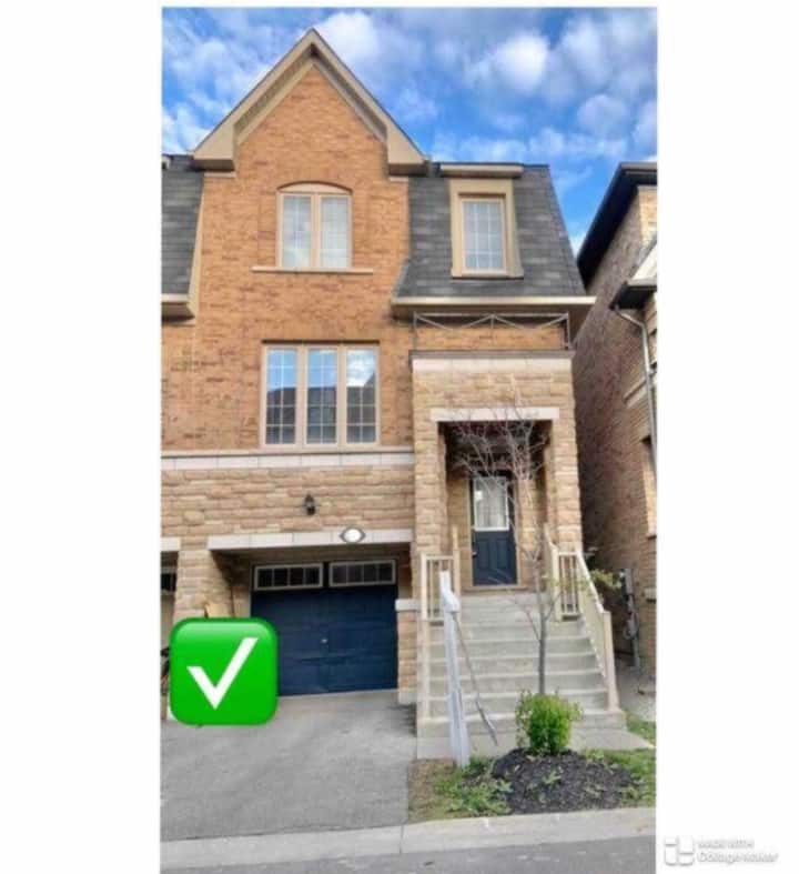 Cozy Home 13+guests With Basement Netflix Parking - Brampton