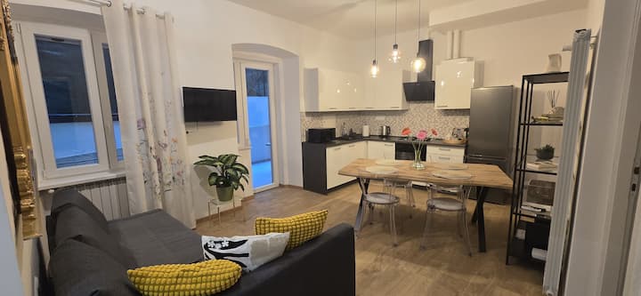 [D'annunzio House] - Luminoso Trilocale In Centro - Trieste