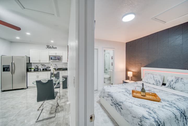 Hidden Gem New Cozy Apt W/ Hot Tub (Private Entry) - Matlacha, FL