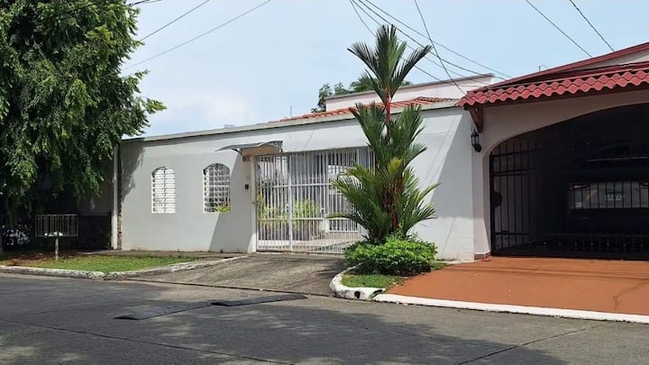 Casa-ac-wifi6-parking-cercaacostadeleste-familiar - Panama