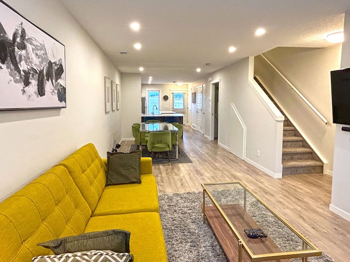 The Sandhurst - Calgary