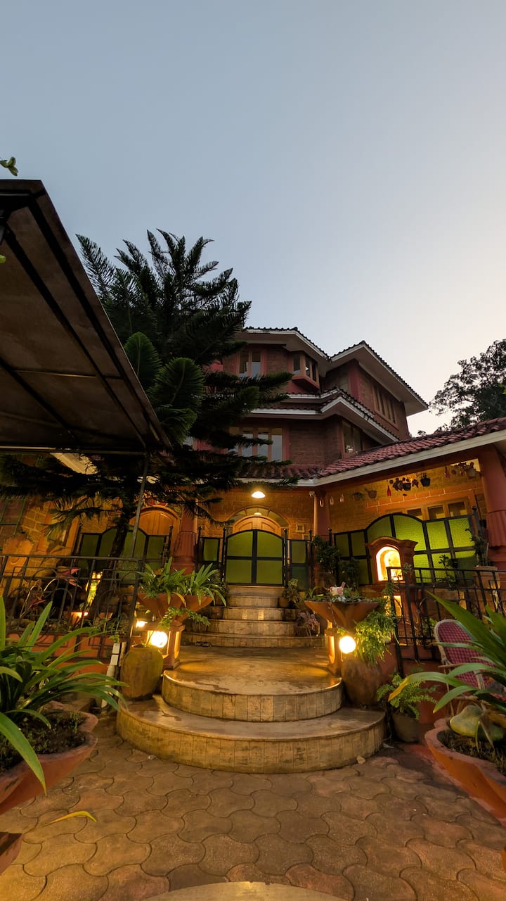 7bhk Luxury Villa With River View At North Goa - 고아